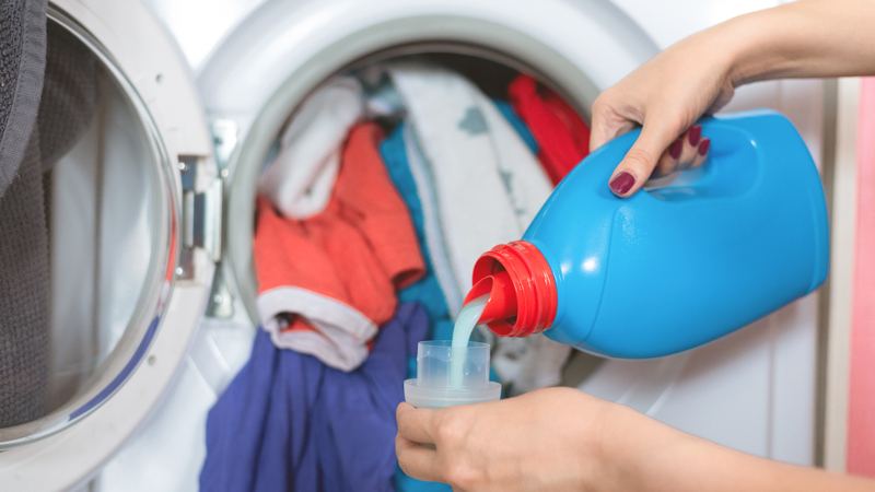 Como escolher o detergente para a máquina da roupa